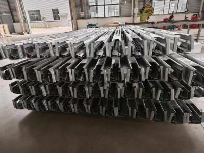 Cina Porte sezionali di tecnologia europea per uso industriale e commerciale in vendita