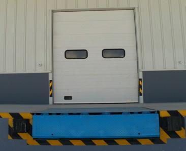 China Heavy Duty Hydraulic Dock Leveler Warehouse Loading Bays Automatic Control for sale
