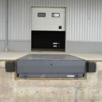 China Warehouse Loading Dock Leveler with Adjustable Height High Capacity Secure for sale