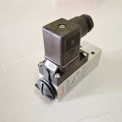 Cina Danfoss Pressure Switch MBC 5100 061B001066 Intervallo di regolazione [bar] Pe: -0,20 - 4.00 in vendita