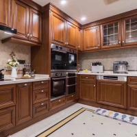 China Classical Kitchen Cabinet with Quartz Countertop and Blum Hardware for sale
