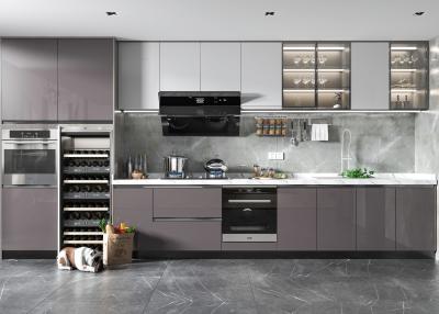Gabinete de cocina de mármol blanco moderno con puertas de madera maciza