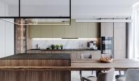 China Waterproof Modern Kitchen Cabinets with Solid Wood Construction for sale