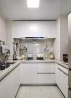 China Modern White Flat Panel MFC Melamine Customized Kitchen Cabinets for sale