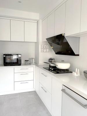 중국 호텔용 우드매트 마감의 모던 프라임 오크 라미네이트 주방 캐비닛 판매용