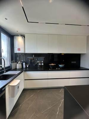 China Armário de cozinha moderno personalizado para Residence Apartment Hotel à venda