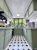 China Customizable Automatic Kitchen Cabinets with Marble Countertop for sale