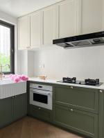 China Customizable Automatic Kitchen Cabinets with Marble Countertop for sale