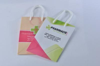 Cina Ricicli la stampa biodegradabile di colore pieno dei sacchi di carta della farmacia delle borse del regalo in vendita