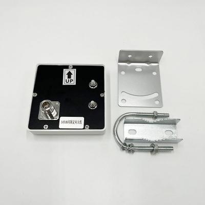 중국 2.4G5.8G 2400-2500/5150-5850M 와이파이6 10dBi 단일 편광 벽에 장착 된 방향 안테나 판매용
