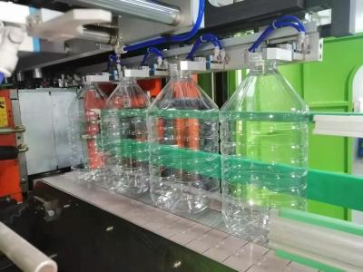 Cina Macchina dello stampaggio mediante soffiatura della bottiglia di 2400BPH 5L, macchina di salto di allungamento dell'animale domestico in vendita