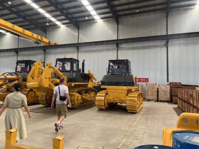 China Mini Hydrostatic Wheel Bulldozers with Blade and Logging Winch Kawasaki Hydraulic Cylinder for sale
