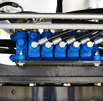 Cina Cisterna di miscelazione del cemento a alimentazione automatica a bocca piatta con 4 ruote motrici in vendita