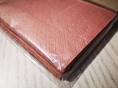 Cina Tovagliolo di carta 17gsm di colore amichevole eliminabile della pelle delicatamente di colore due in vendita