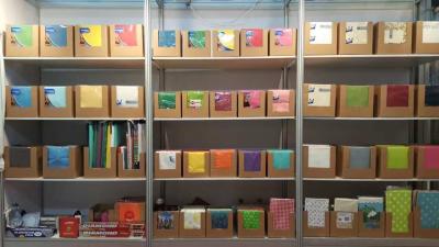 Cina Tovagliolo di carta semplice fresco di colore 2ply Patteren impresso degradabile in vendita