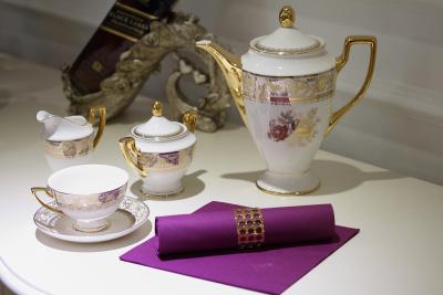 Cina Panno di lusso decorativo del tovagliolo di carta di Airlaid 50-80gsm/M2 come stampato in vendita