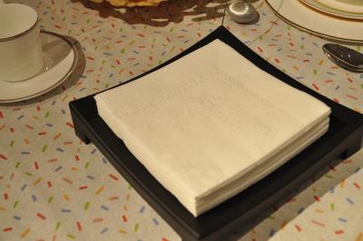 Cina La sostanza assorbente ha modellato i tovaglioli di carta, tovaglioli di cena eliminabili di 16-20gsm 2ply in vendita