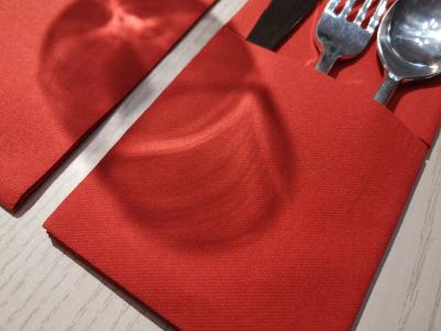Cina Tovagliolo di carta di lusso rosso di Airlaid concedere i tovaglioli delicati e molli 40cm×40cm in vendita
