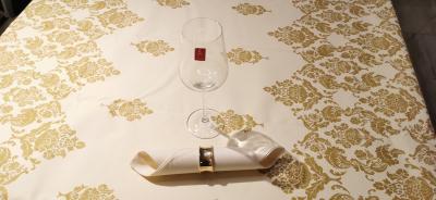 China alta cubierta de tabla a prueba de agua de lujo suave disponible qlty para escardar del banquete del partido y del hotel en venta