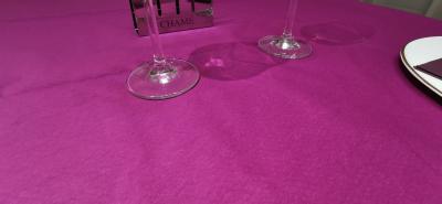 China Polpa de madeira luxuosa do Virgin da toalha de mesa de 2ply 47gsm-51gsm Airlaid à venda