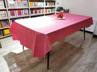 Cina Festa impermeabile di carta premio eliminabile delle tovaglie 137cm*274cm per il partito in vendita