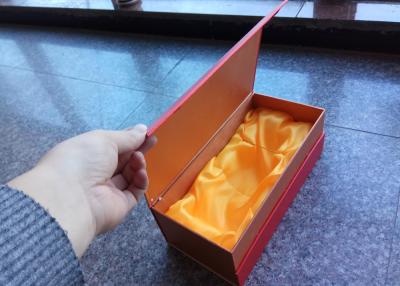 中国 ワイン・ボトルの堅いギフト用の箱のブティックの赤い色の長方形の形によってカスタマイズされるロゴ 販売のため