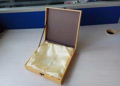 中国 Embolusカバー注文のギフト用の箱、フィルムのカバーの中型の正方形のギフト用の箱 販売のため
