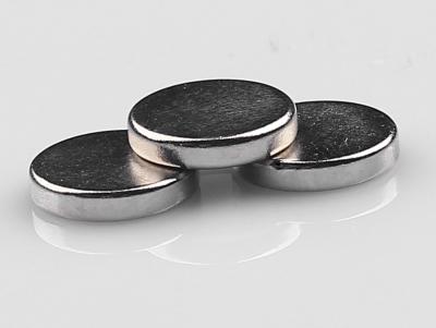 China Forma personalizada ISO9001 da terra rara do neodímio ímãs poderosos de prata brilhantes à venda