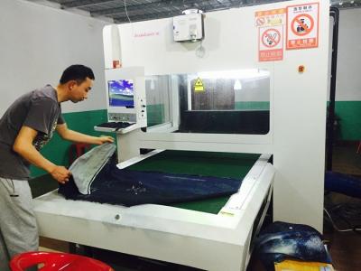 Cina Il laser dei jeans incide la macchina per il lavaggio della scimmia, le pendenze, spruzzo dei pp in vendita