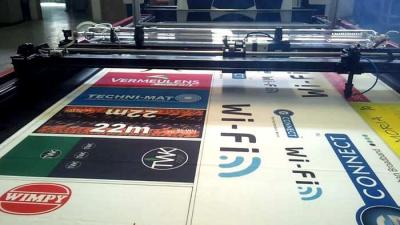 Cina Tagliatrice del laser del tessuto dell'insegna della bandiera con le macchine fotografiche per il vinile del PVC della poliammide del poliestere in vendita