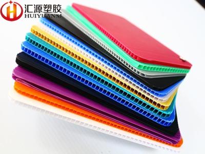 Cina ROHS ha ondulato gli strati dell'imballaggio di plastica, strati di plastica ondulati colorati in vendita