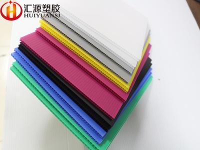 China O plástico ondulado cortado de 4mm PP cobre 48 x 96 à venda