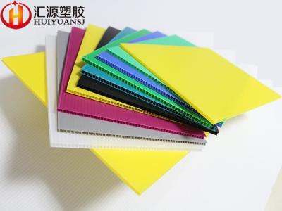 China La plastica ondulata tagliata di 4mm pp riveste 48 x 96 for sale