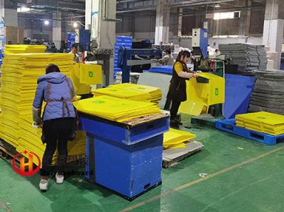 China Caixa plástica ondulada reusável amarela resistente à venda