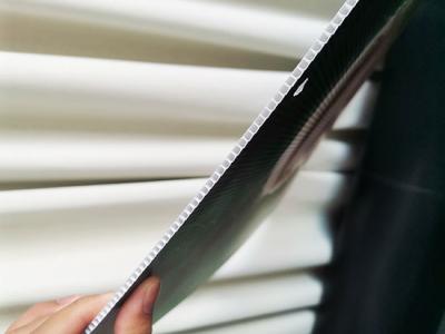 Cina Bordo di plastica ondulato di laminazione del manifesto di buona durezza in vendita