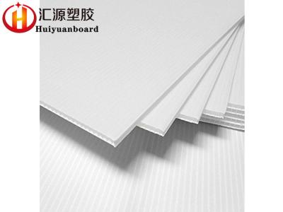 Cina Strati di plastica ondulati bianchi ignifugi su ordinazione 180GSM in vendita