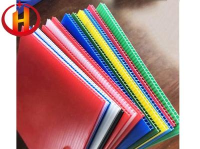 China De rode Slijtage die tegen 3mm pp verzetten zich plooide Plastic Vuurvaste Bladen Te koop