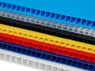 China corrosión ambiental de las hojas acanaladas del polipropileno de 2m m resistente a los choques for sale
