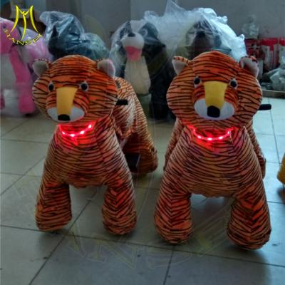 中国 Hansel  mini carousel rides for sale commercial kid rides drivable kids electric ride animal riding cow toys for kids 販売のため