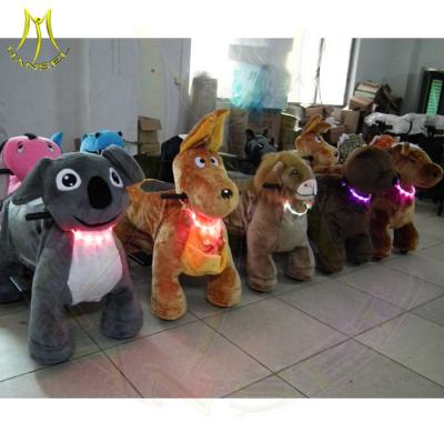 中国 Hansel christmas amusement rides kids animal scooter rides moving animals battery operated plush animals kids playground 販売のため