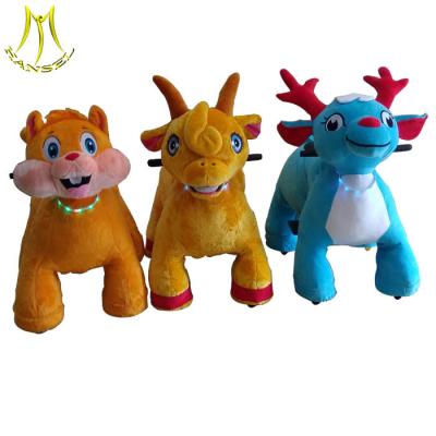 中国 Hansel plush coin operated happy ride on animla walking toy animals 販売のため