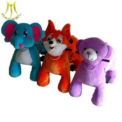 中国 Hansel  coin operated battery car walking robot ride plush toy ride 販売のため