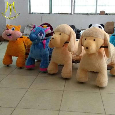 中国 Hansel safari plush animals funny moving animal horse rides toys for family parties 販売のため
