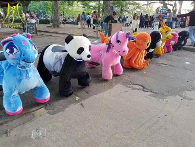 中国 Hansel plush toys stuffed animals on wheels plush animal electric scooter 販売のため