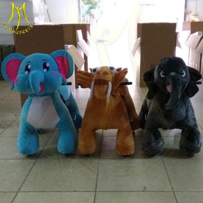 中国 Hansel family park battery powered walking stuffed animal electric ride 販売のため