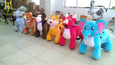 中国 Hansel factory price motorized plush riding animals toy horse on 4 wheels 販売のため