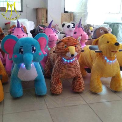 中国 Hansel amusement park stuffed battery animal kids electric rides on animal 販売のため