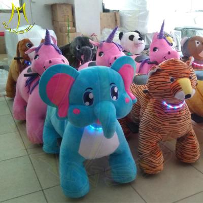 中国 Hansel coin operated plush outdoor ride walking animals for shopping mall 販売のため