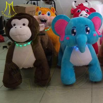 中国 Hansel children electric stuffed walking battery operated ride on plush animals 販売のため