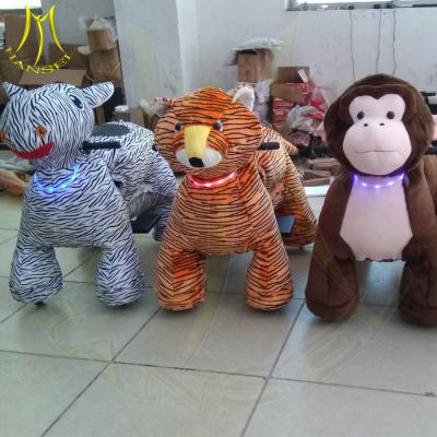 中国 Hansel children play game coin operated walking plush motorized animals 販売のため